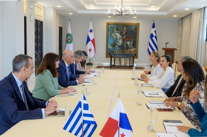 Ιδιαίτερα ικανοποιημένος από τις επαφές του στον Παναμά ο Ν.Δένδιας ...