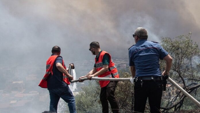 Πυρκαγιά στην Ιταλία: Εκκένωση 2.000 τουριστών από τρεις ξενοδοχειακές ...