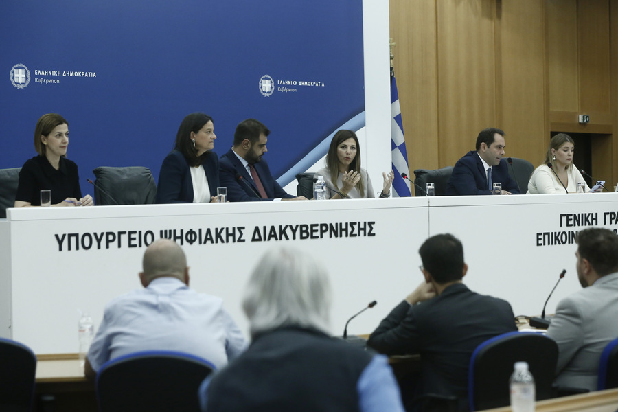 Όλα τα νέα μέτρα για τη στήριξη της οικογένειας: Αύξηση μισθών και ...