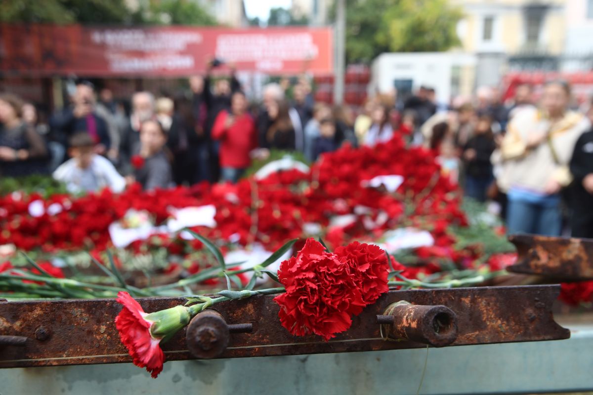 ΟΛΜΕ: Πενήντα δύο χρόνια από τον ξεσηκωμό του Πολυτεχνείου το 1973 ...