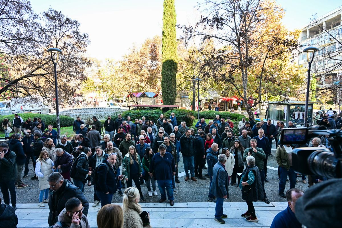 Συγκέντρωση αγροτών έξω από τα δικαστήρια ενόψει της δίκης των τριών ...