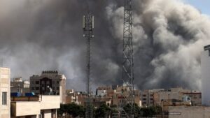 Ιράν: Υλικές ζημιές σε εργοστάσιο πετροχημικών από αεροπορικό πλήγμα ...