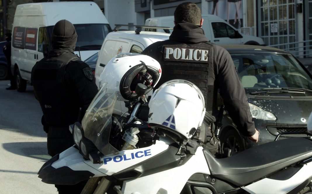 Επίθεση σε αστυνομικούς της Ομάδας ΔΙΑΣ στη Βούλα - Ένας τραυματίας ...