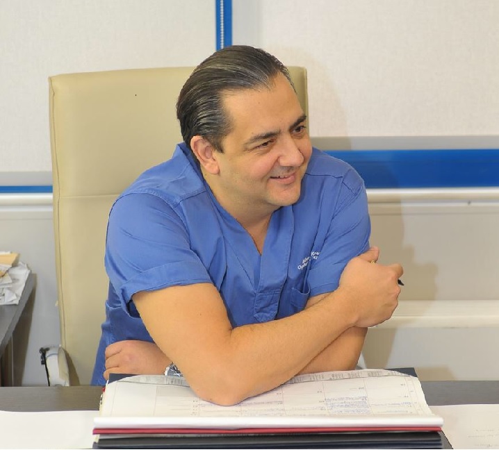 Ταυτόχρονη αρθροπλαστική γονάτων - Εξελίξεις στην Ιατρική - The President